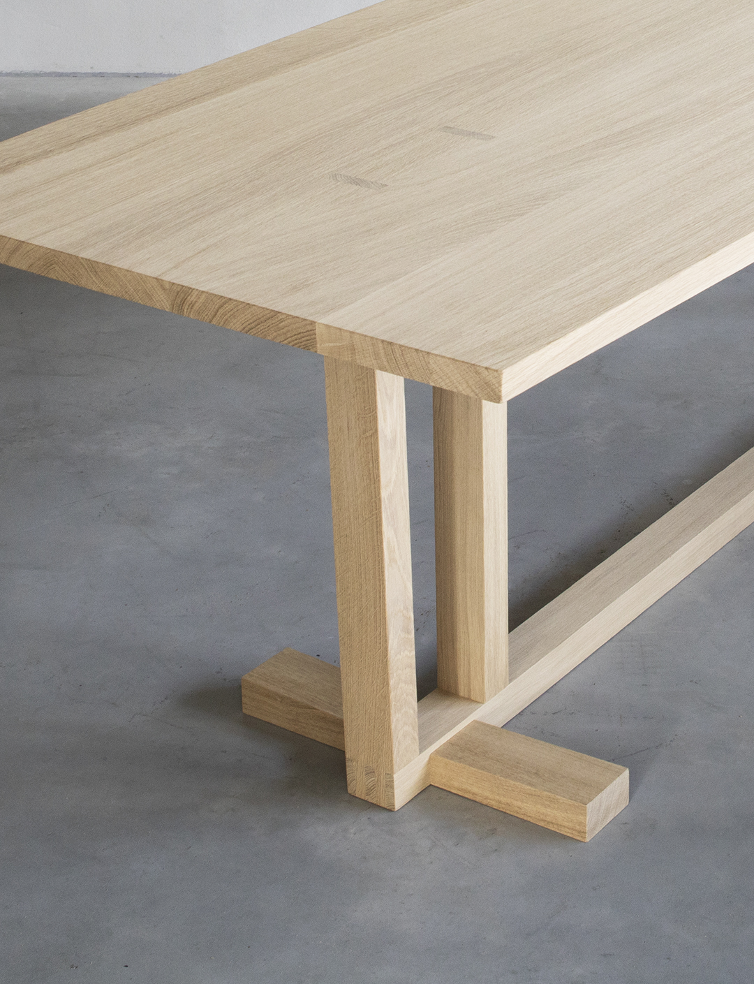 WEDGE TABLE - Gotham Notting Hill