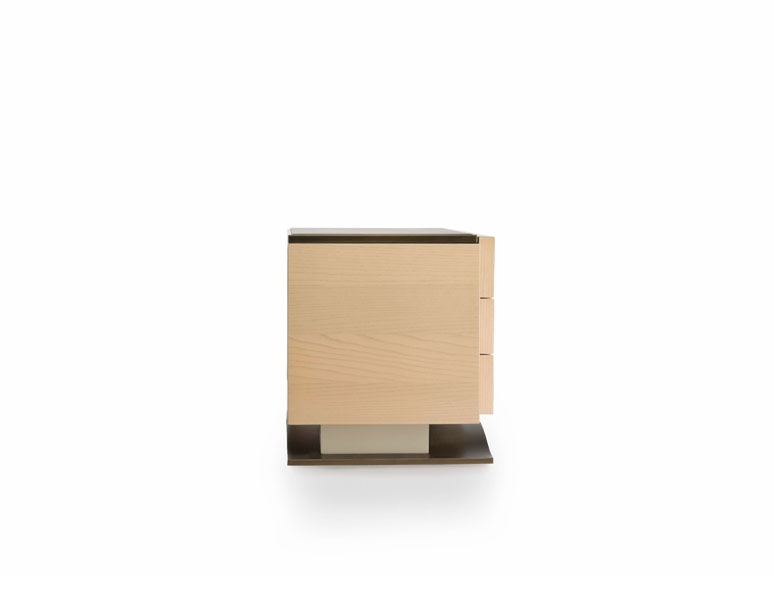 HAUSSMANN BEDSIDE - Gotham Notting Hill